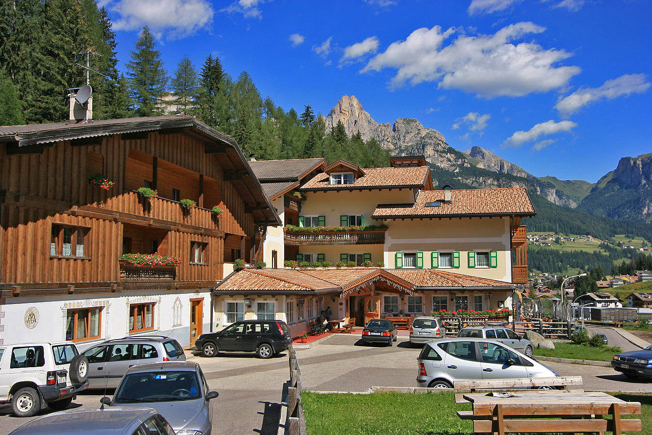 Pozza di Fassa - Dolomiti Booking